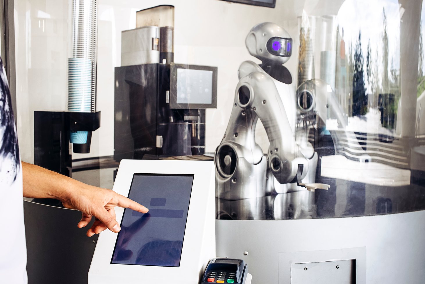 Revolutionizing Modern Dining: Exploring the Impact of Restaurant Robots